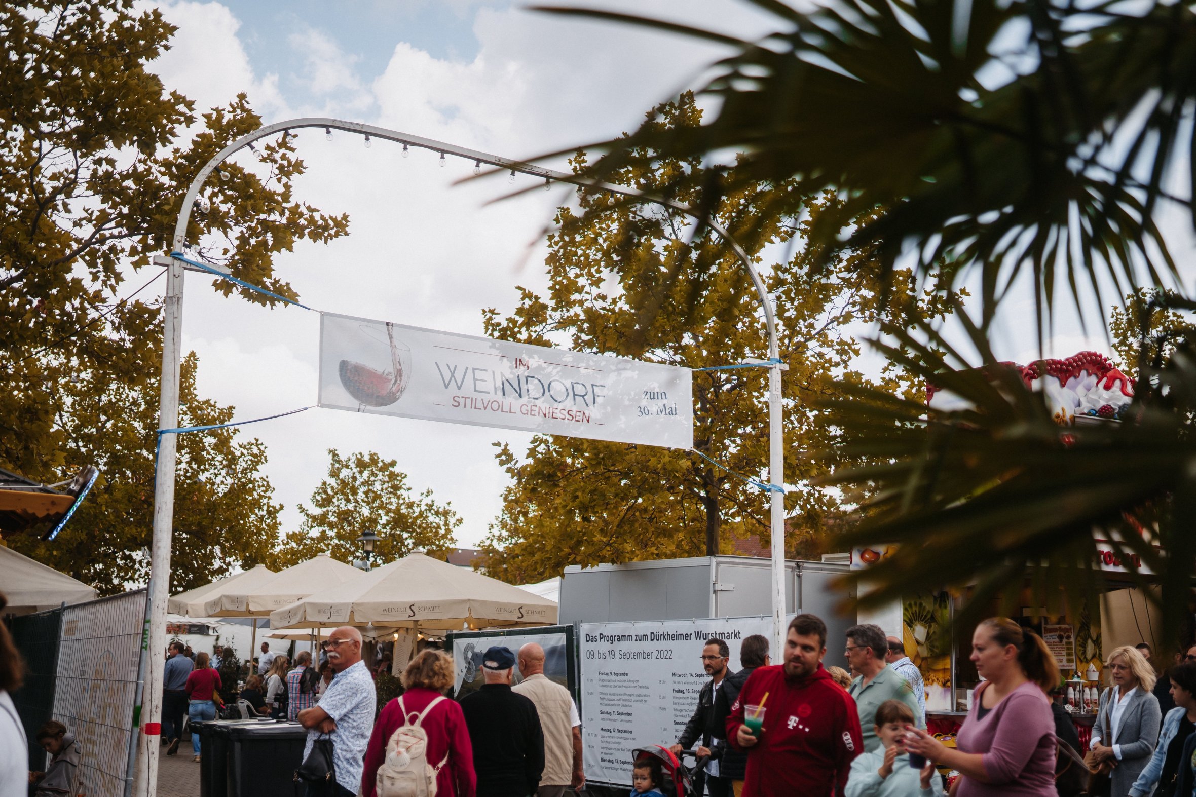 Genießen mit Stil! - Das Weindorf auf dem Dürkheimer Wurstmarkt ...