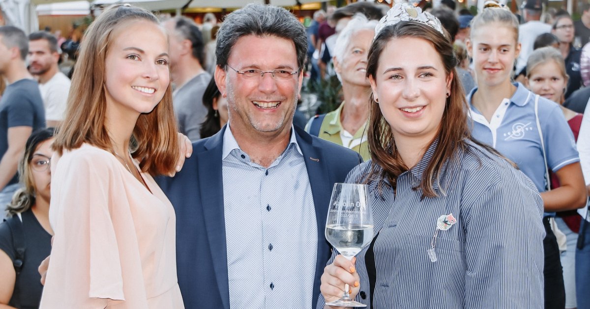 Inthronisierung im Weindorf | Karolin Ott zur neuen Dürkheimer ...