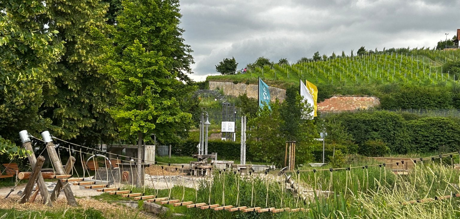 Wiedereröffnung der Seilnetzbrücke am Wasserspielplatz im Kurpark ...